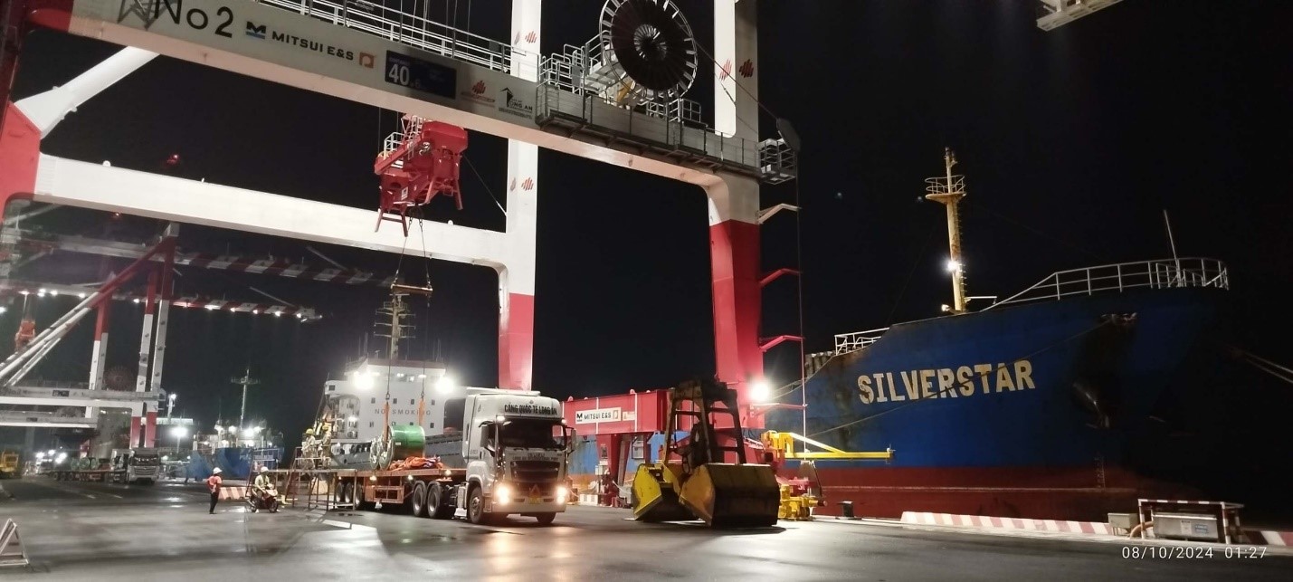 Transporting 6000 tons of steel coil bulk cargo from Long An port to ...