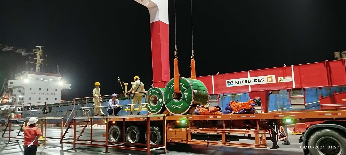 Transporting 6000 tons of steel coil bulk cargo from Long An port to ...